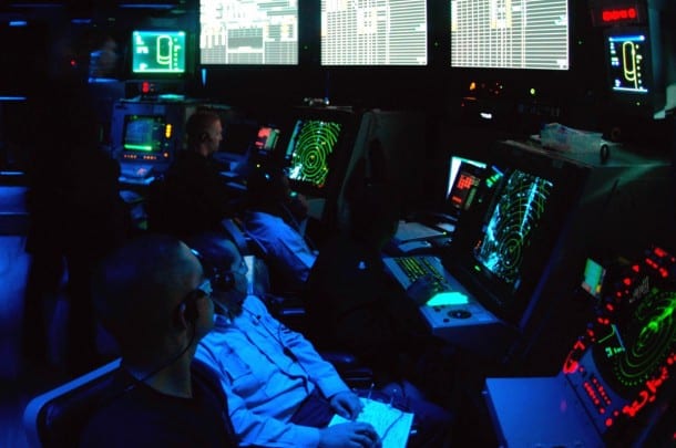 US_Navy_050721-N-4843B-031_Air_Traffic_Controllers_stand_watch_in_the ...