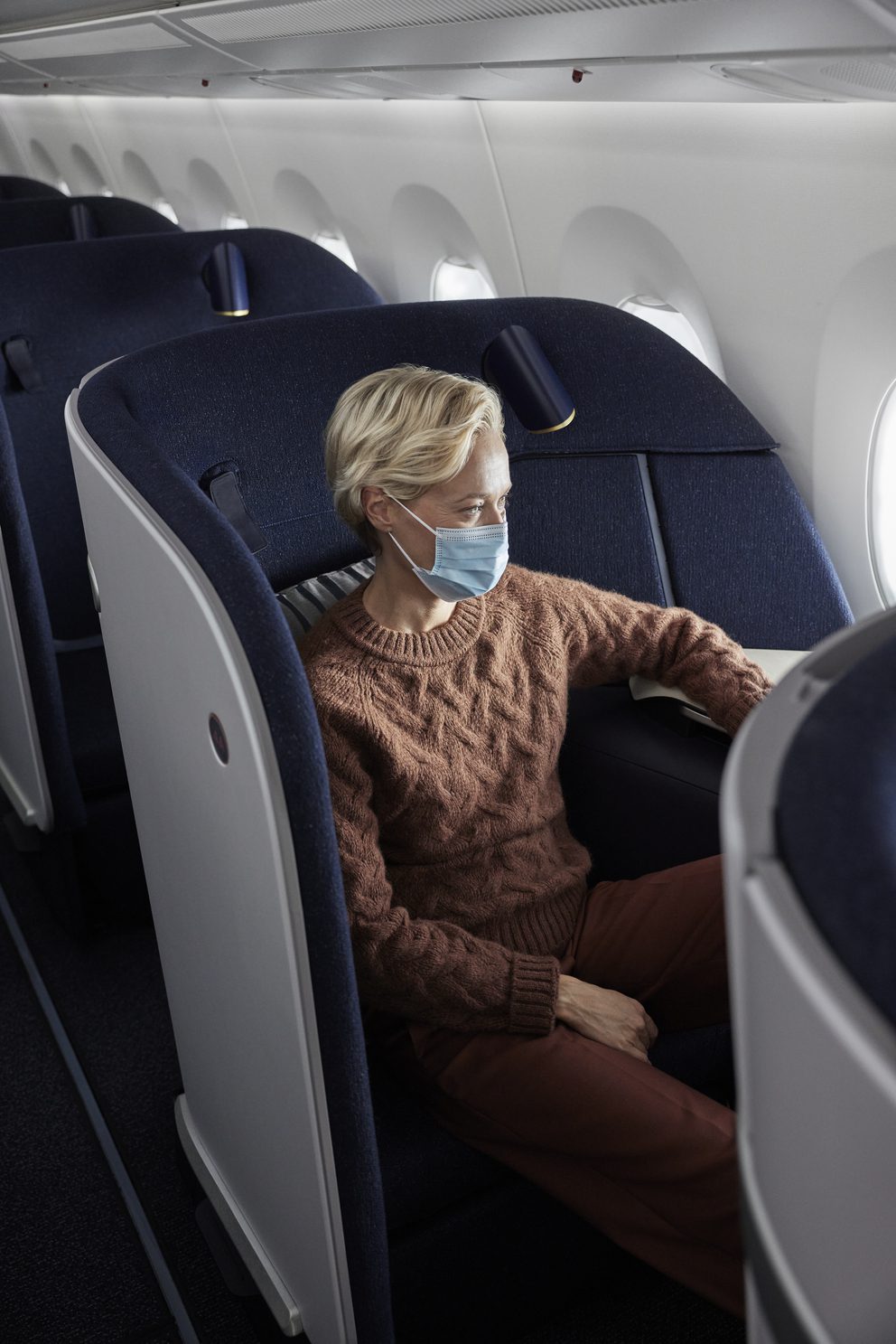 Finnair_A350_Business_Class_Woman_Surgical_Mask_v2 - InsideFlyer DK