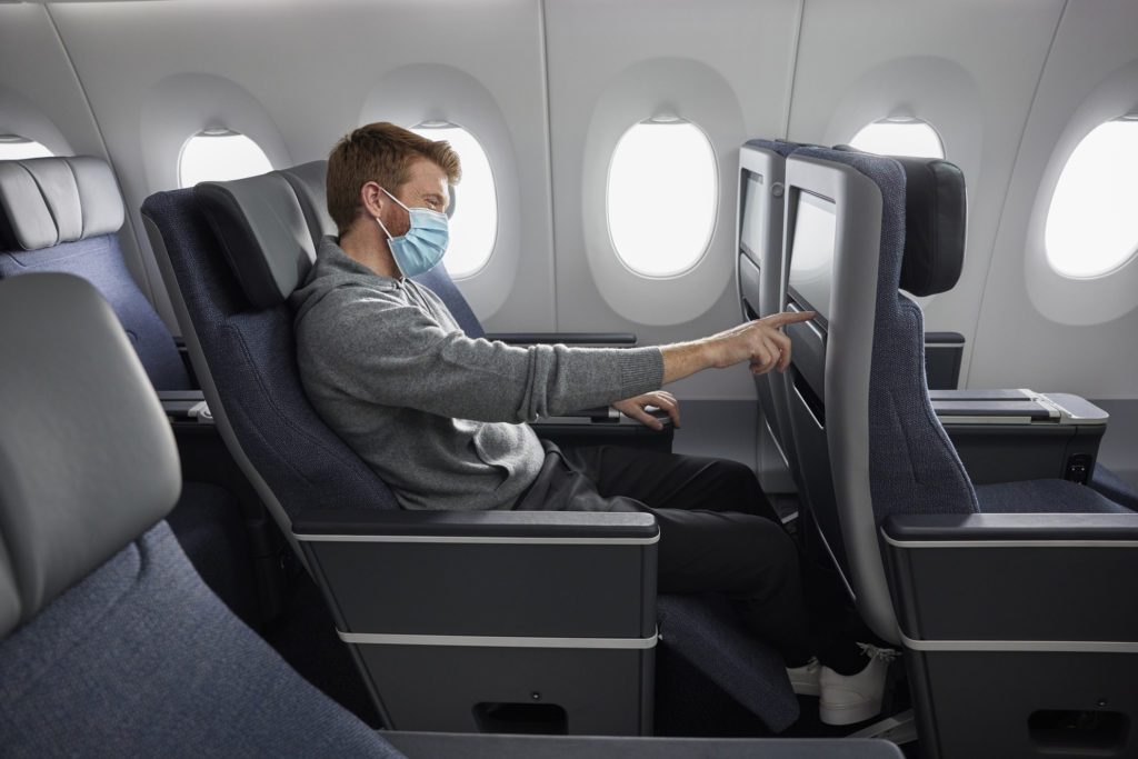 Finnair_A350_Premium_Economy_Class_Man_Surgical_Mask | InsideFlyer DK