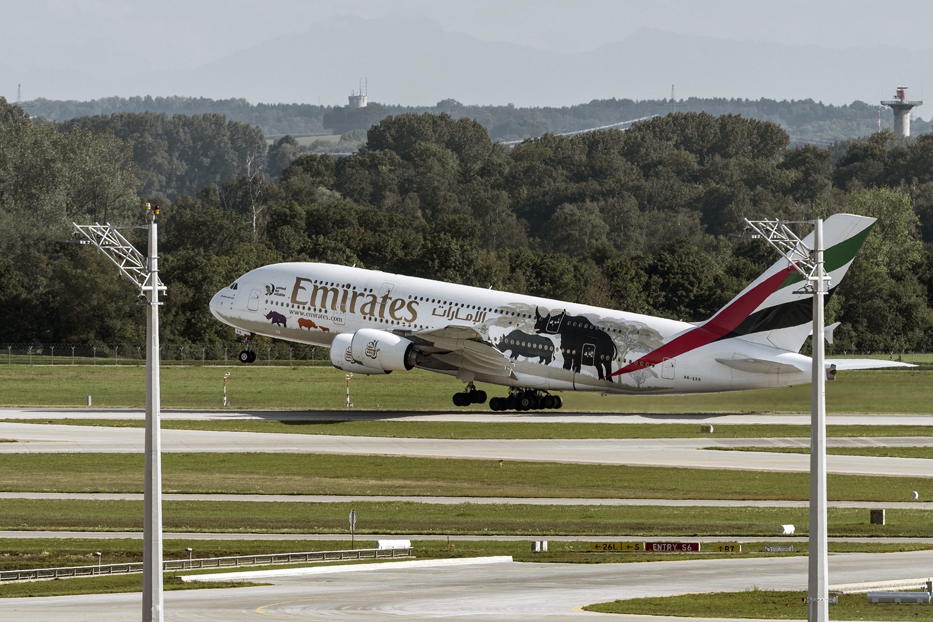 Første retrofittede Emirates Airbus A380'er går på vingerne ...