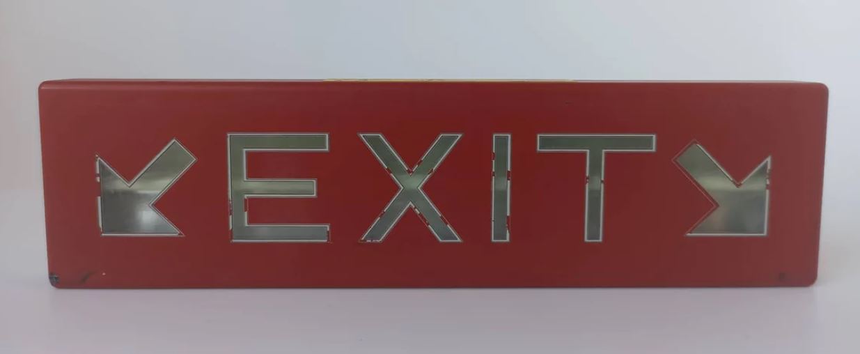 DAT-MD-82-83-emergency-exit-sign - InsideFlyer DK